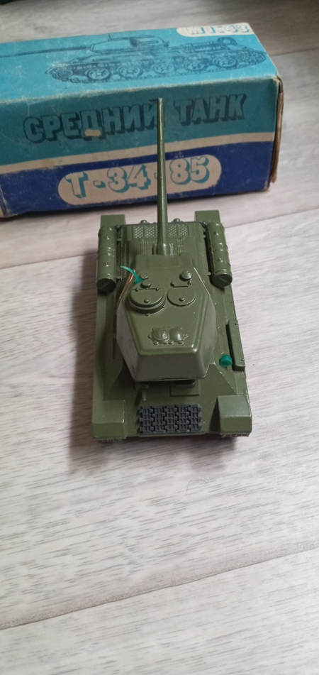 Модель танк Т-34 м 1-43