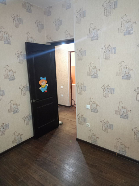 Срочно арзонга 1 хонали квартира сотилади