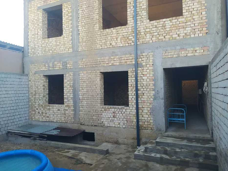 Nazarbekda 2.5 sotix bitmagan xovli sotiladi. Nosirbek