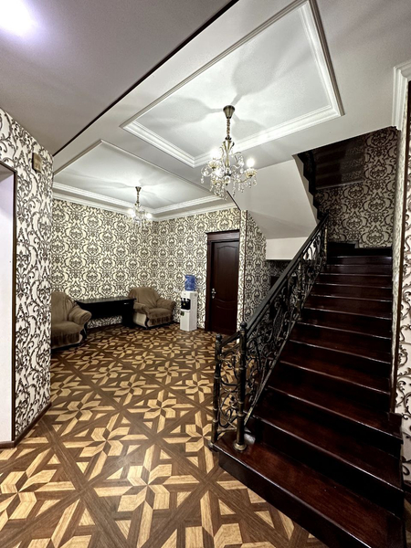 Yunsobod zent hasanboyda 2.7sutu 6ta homa 3etaj 286000$min