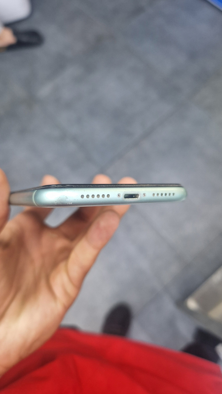 Iphone 11 srocna 64gb