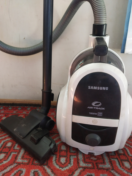 Продам пылесос Samsung 1800w