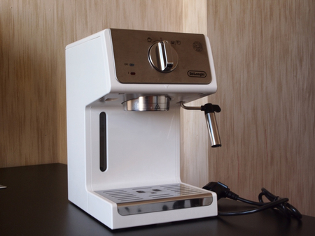 Кофеварка рожковая эспрессо Delonghi ecp33.21.w