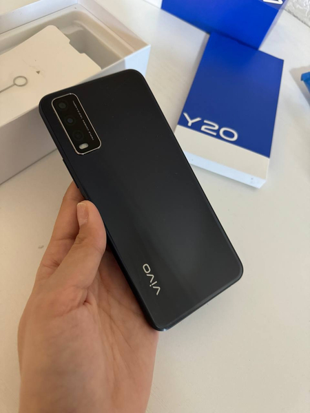 Vivo y20 4/64 гб телефон в отличном состоянии