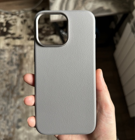 Продаются 3 новых чехла на 15 pro max (Nillkin)