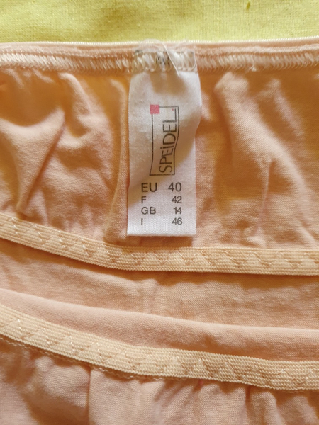 Продаю топ -майку Benetton