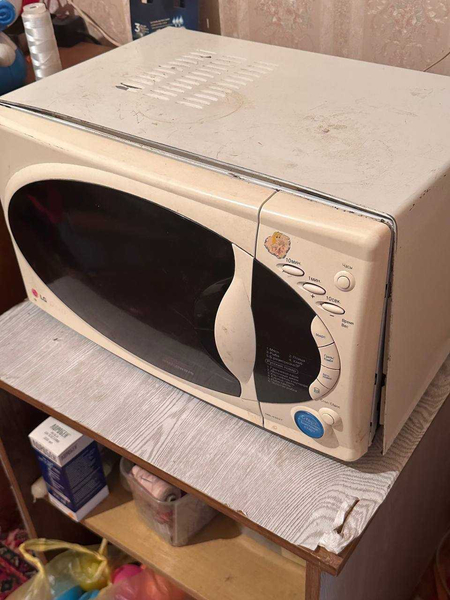 Продается микроволновка LG MB-4352T