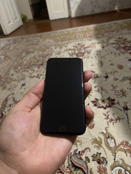 iphone se 2020 жойи 128 gb 70 y.e 3 та бор