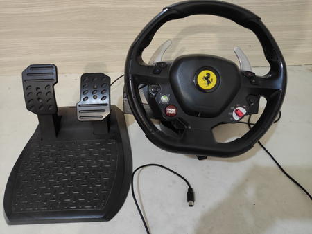 Руль с педалями Thrustmaster Ferrari 458 Italia Xbox 360