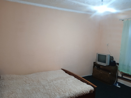 Hovli sotiladi 12 sotik 5 honali  +garaj