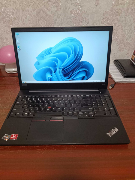 Lenovo ThinkPad AMD Ryzen 5 3500U sotiladi