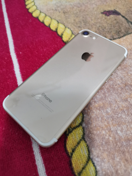Продам Iphone 7 gold 32gb