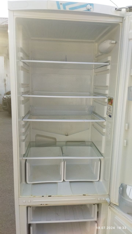 Продаётся холодильник indesit мотор заводской