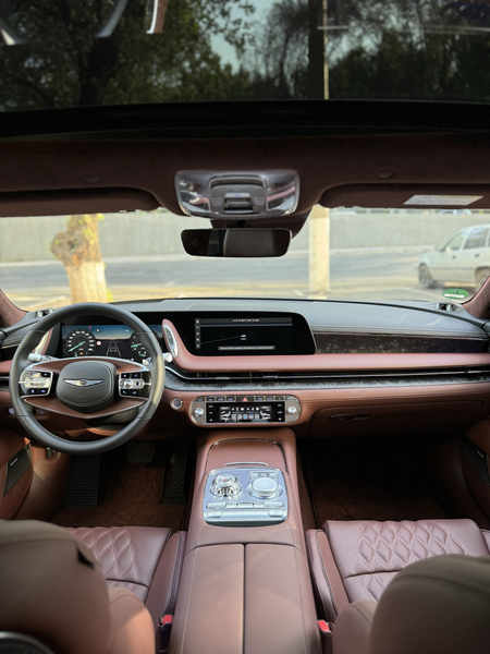 Genesis G90 4WD Limousine