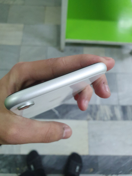 Iphone xr 256talil 77yom naxtga yoki abmen