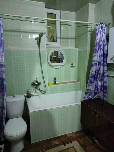 Продается квартира 2х (переделанная в 3х) комнатную. Чирчик, горпарк