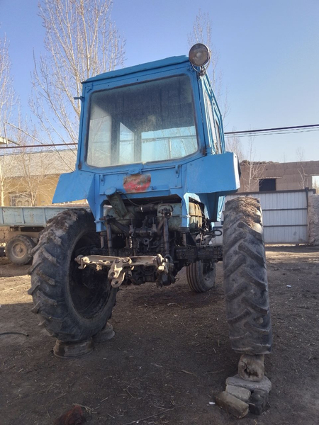 Traktor sotiladi mtz 80