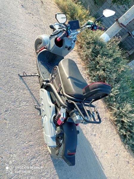 Skuter sotiladi srochno