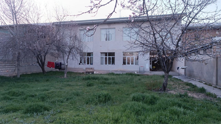 Hovli sotiladi yengi toshmida