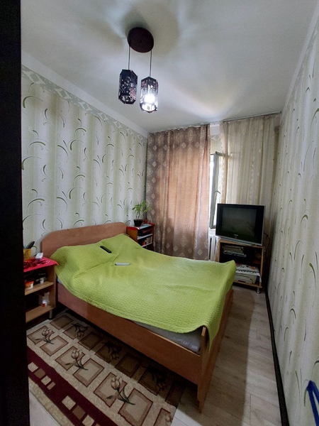 Продаю 2 ком квартира на 4 этаже 4 этажного дома. Авиосозлар 2