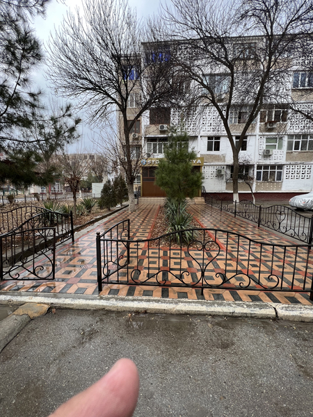 квартир сотила 5 хона. нотурар килинган. 7 микррайон 1 этаж