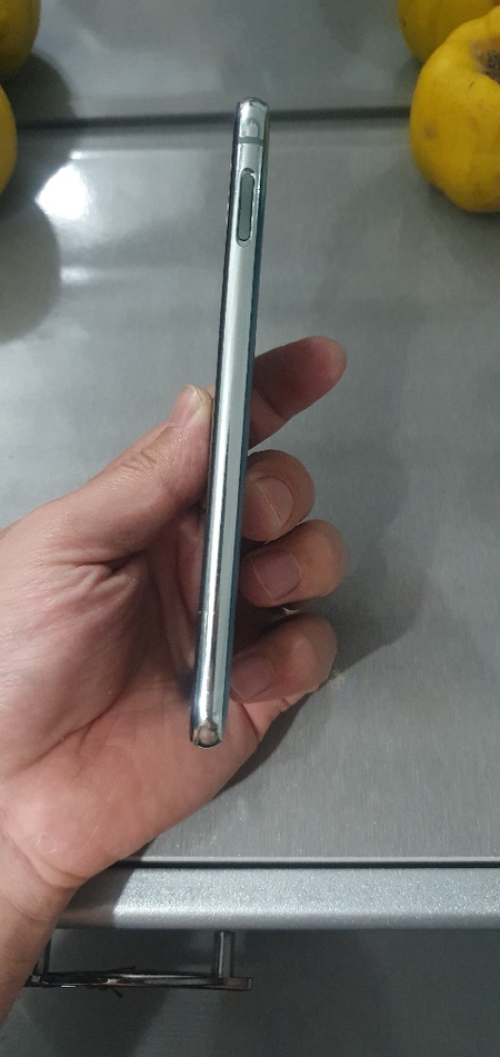 Samsung s10 e xolati yaxshi
