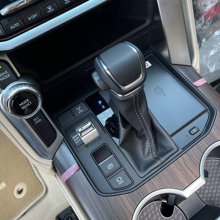 Toyota Land Cruiser 300