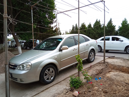 Lacetti 1.8 сотилади. Метан гази бор.