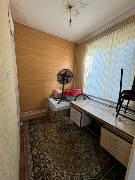 Метро Члонзор рядом 2 комната квартира сотилади срочно