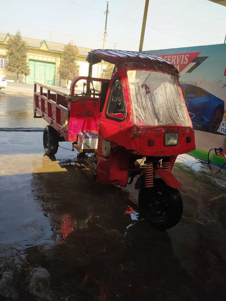 Motoroller sotiladi