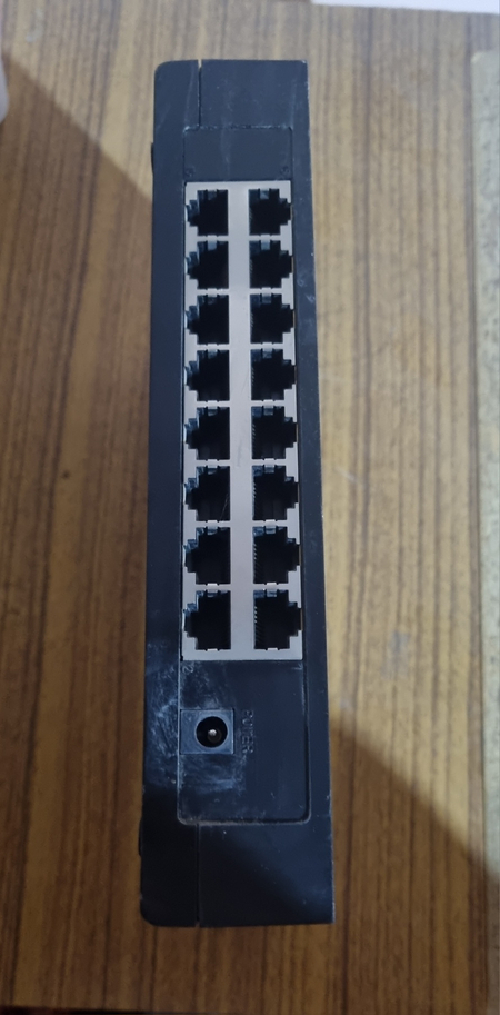 Tp_link. Model: TL-SF1016D 16-PORT 10/100Mbps Desktop Switch