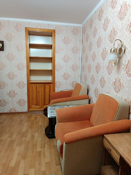 Аренда. Лабзак. 1в2-комнатная 400 
Ц-13, 1в2/2/4,