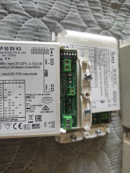 Блок питания (трансформатор )для лэд ленты  20w-50w/350mA-1050mA