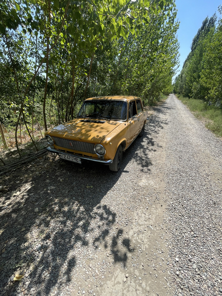 Vaz 21011 sotiladi