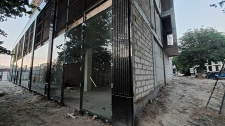 Eshik romlar sifatli hamyonbob va kafolat bilan.