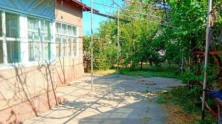 Ер хисобда 10 сотик 6 хона ер участка сотилади Кибрай р-н Истедод куча