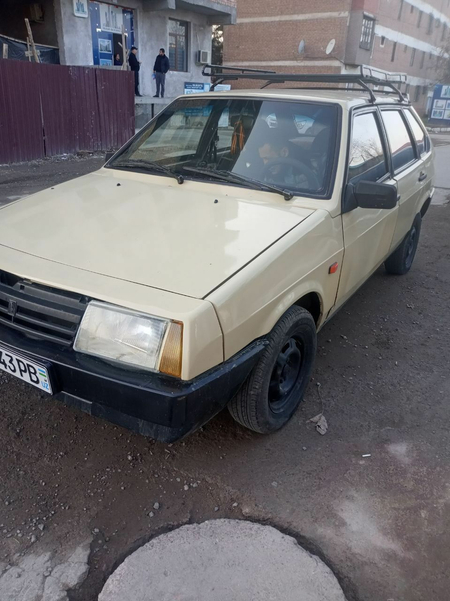 Lada 09 moshinasi sotiladi