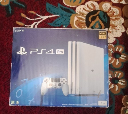Продаётся Playstation 4 PRO 1TB 9.00
