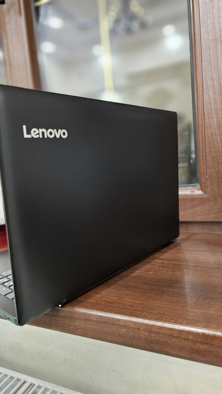 Noutbook Lenovo black