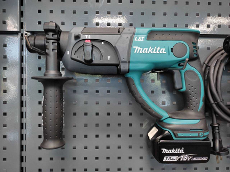 Аккумуляторный перфоратор Makita DHR202RF SDS-Plus