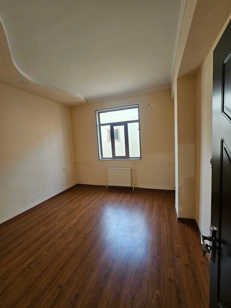 3 xonali 85m² 3-qavat sotiladi.