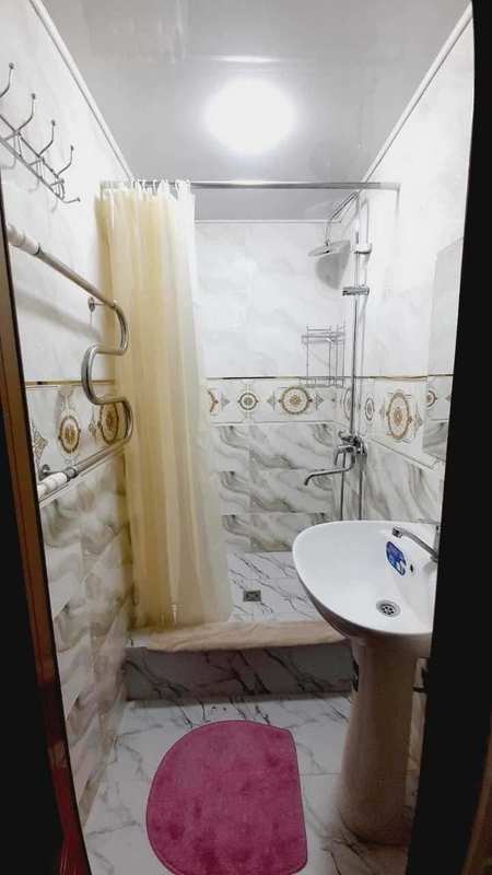 12-kvartl Farhod bozori oldida