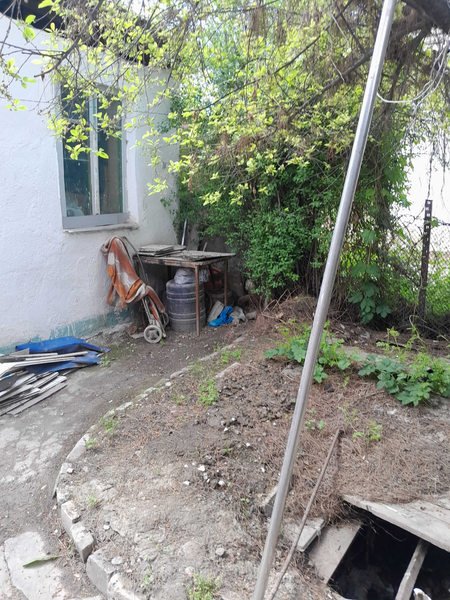 Продается дом на 2 семьи в общем дворе