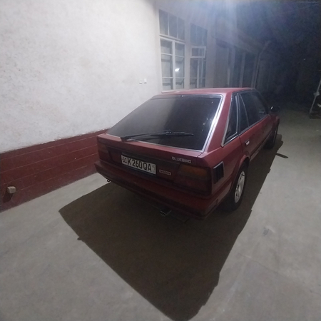 Nissan bluebird. Sotaman xolati oʻrta. 1986 yiliki. Benzin va gaz.