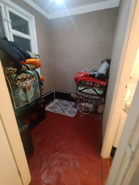 Srochno Ijaraga 1 xona 2 Xona Qilingan. Metro 2 bekat yonida. Oilaga
