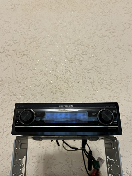 Pioneer Carrozzeria DEH-P940 magnitafon sotiladi. Blutusi bor.