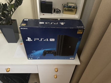 Playstatione 4 pro 1 tb