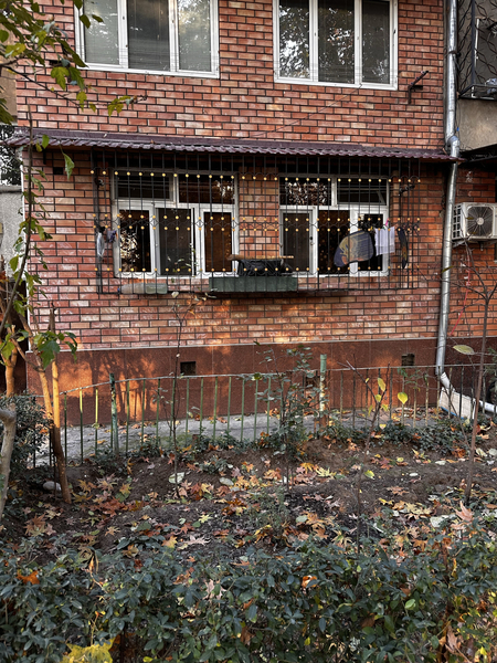 Чиланзар 6й квартал . Продам 2в3/1/4 вдоль дороги 52м2