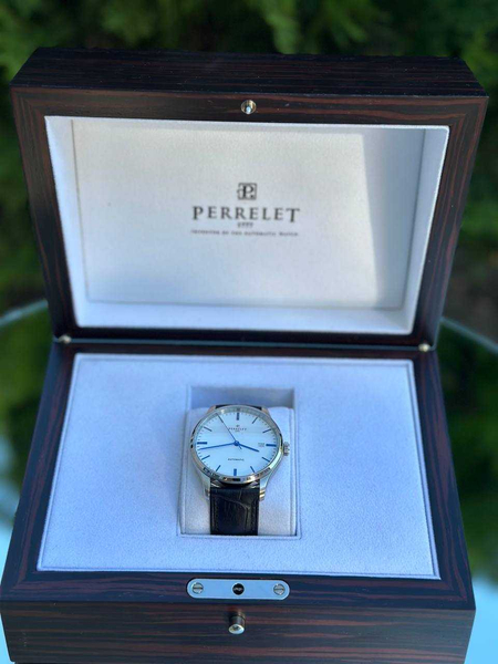 Perrelet Classic Weekend