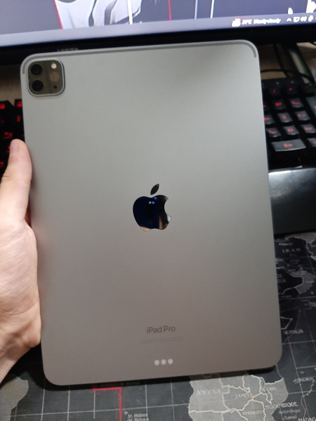 Ipad pro 11 m2 sotiladi holati yangi